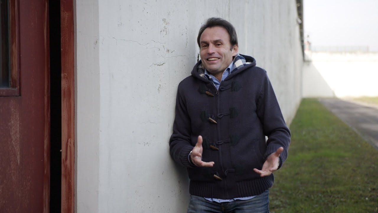 TUTTO IL MONDO FUORI Il documentario diretto da Ignazio Oliva (Clip ...