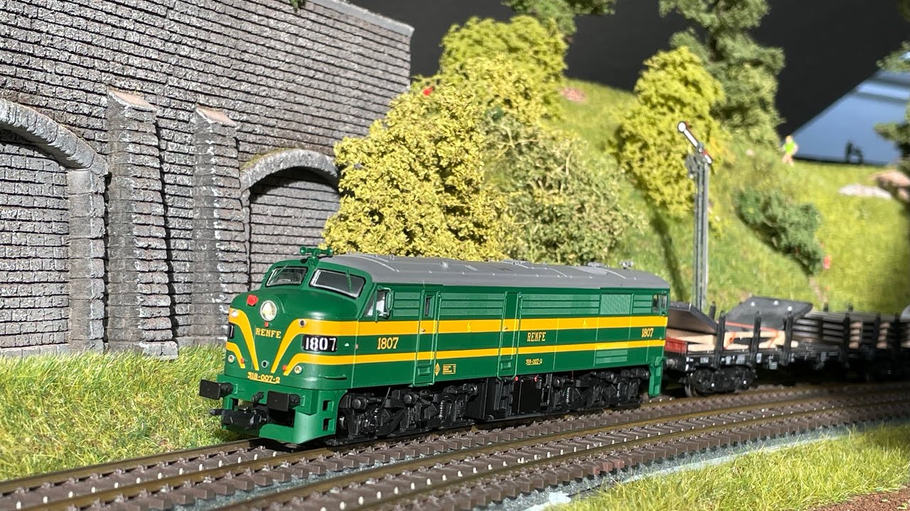 ALCOs in Altenbonn, Renfe 318, 313 u. Weitere mit Loksound 5 in H0 ...