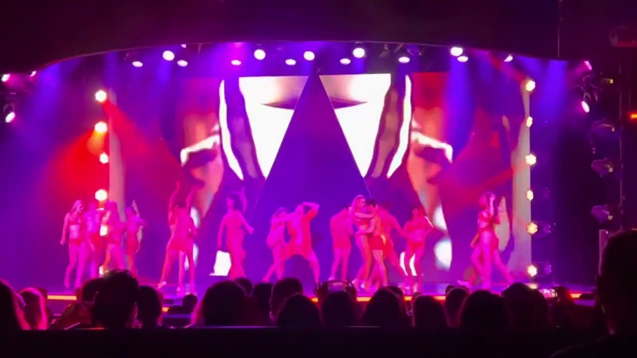 ROUGE: The Sexiest Show In VEGAS @ STRAT Theater (DelCon 2022) - YouTube