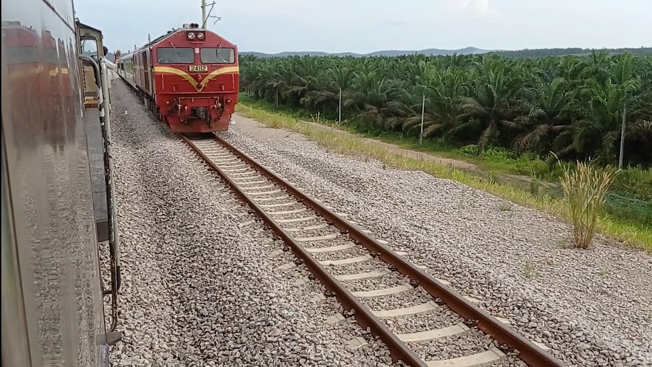 KTMB Class 25104 (Pulau Indah) with Ekspres Selatan 45 departing Bekok ...