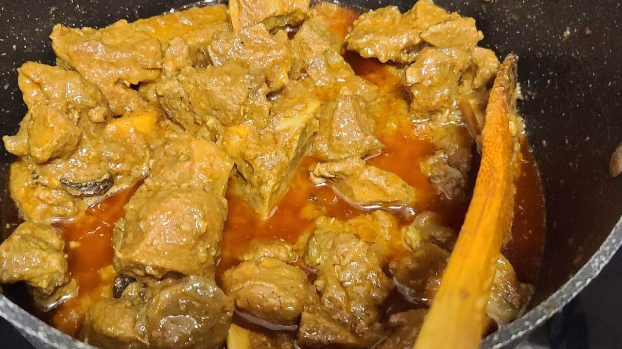 Beef curry Recipe | ঘরে থাকা উপকরণ দিয়ে অথেন্টিক গরুর মাংস ভুনা ...