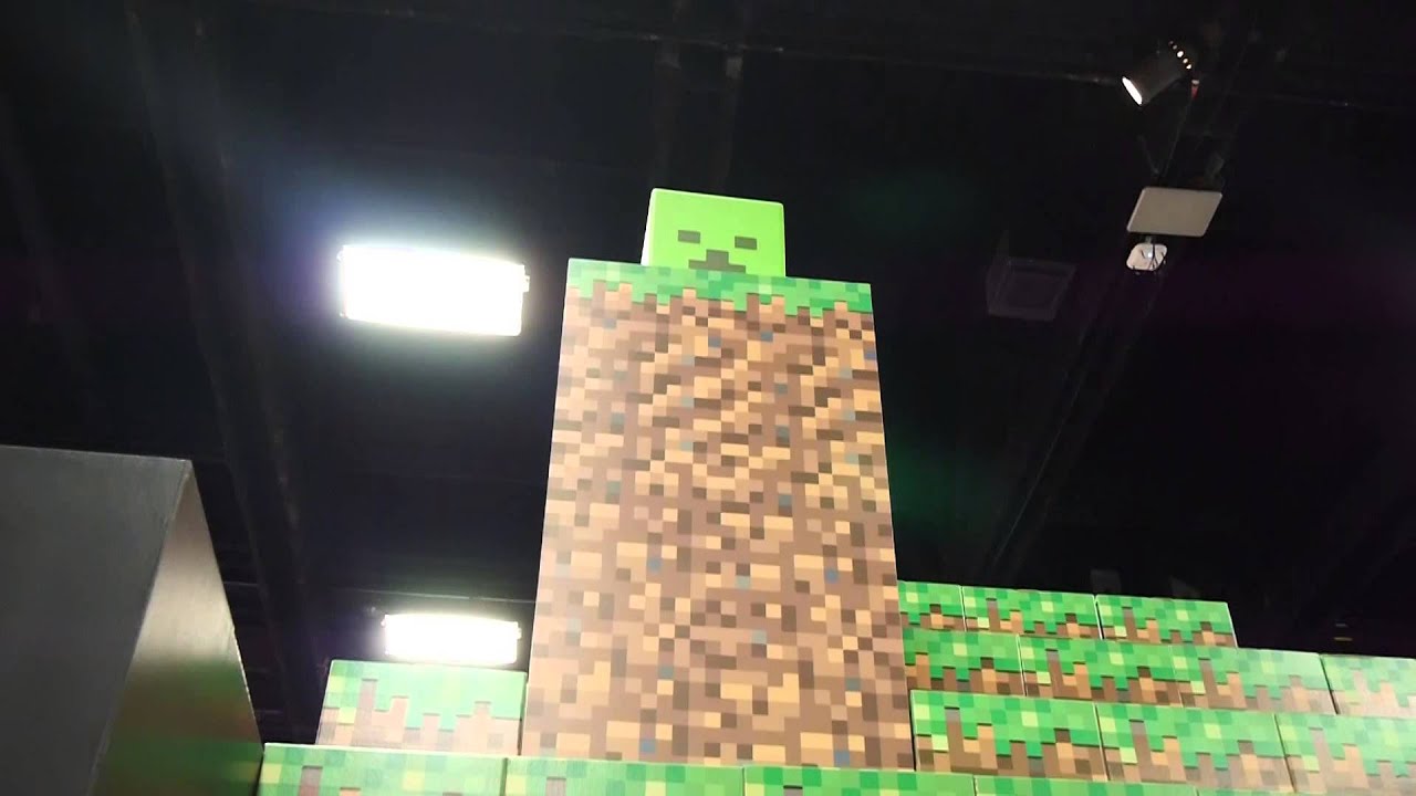 SDCC 2015: Mattel's Minecraft Interactive Display Part 2 - YouTube