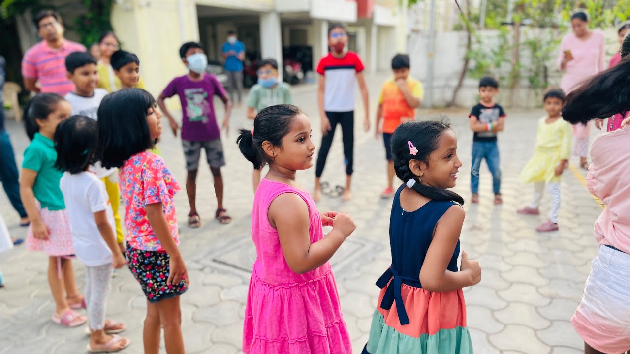 V14 - Vijay Tv anchor - Explaining Games rules to kids at Independence ...