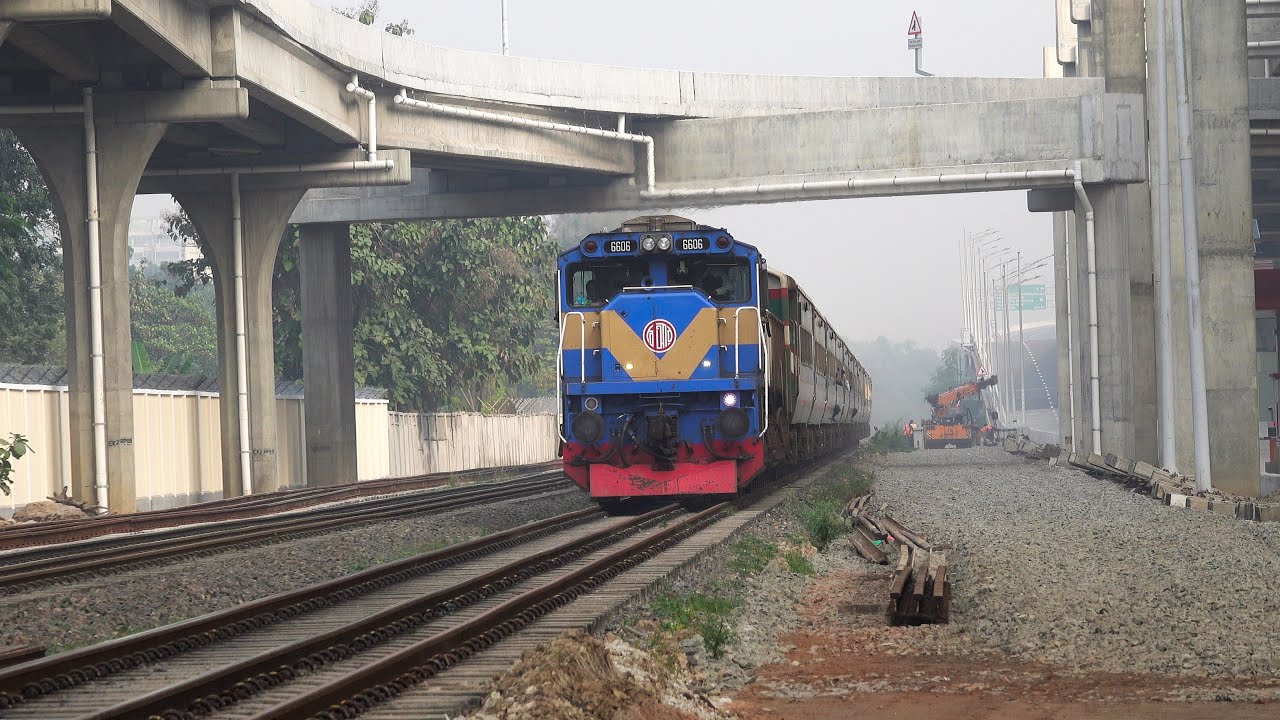 Old Ekota Express Train with PT INKA Coaches skipping Banani Railway ...