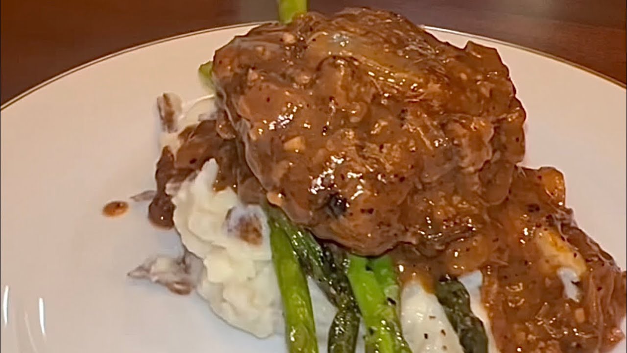 Salisbury Chopped steak with Onion Gravy by Pollo Wang - YouTube