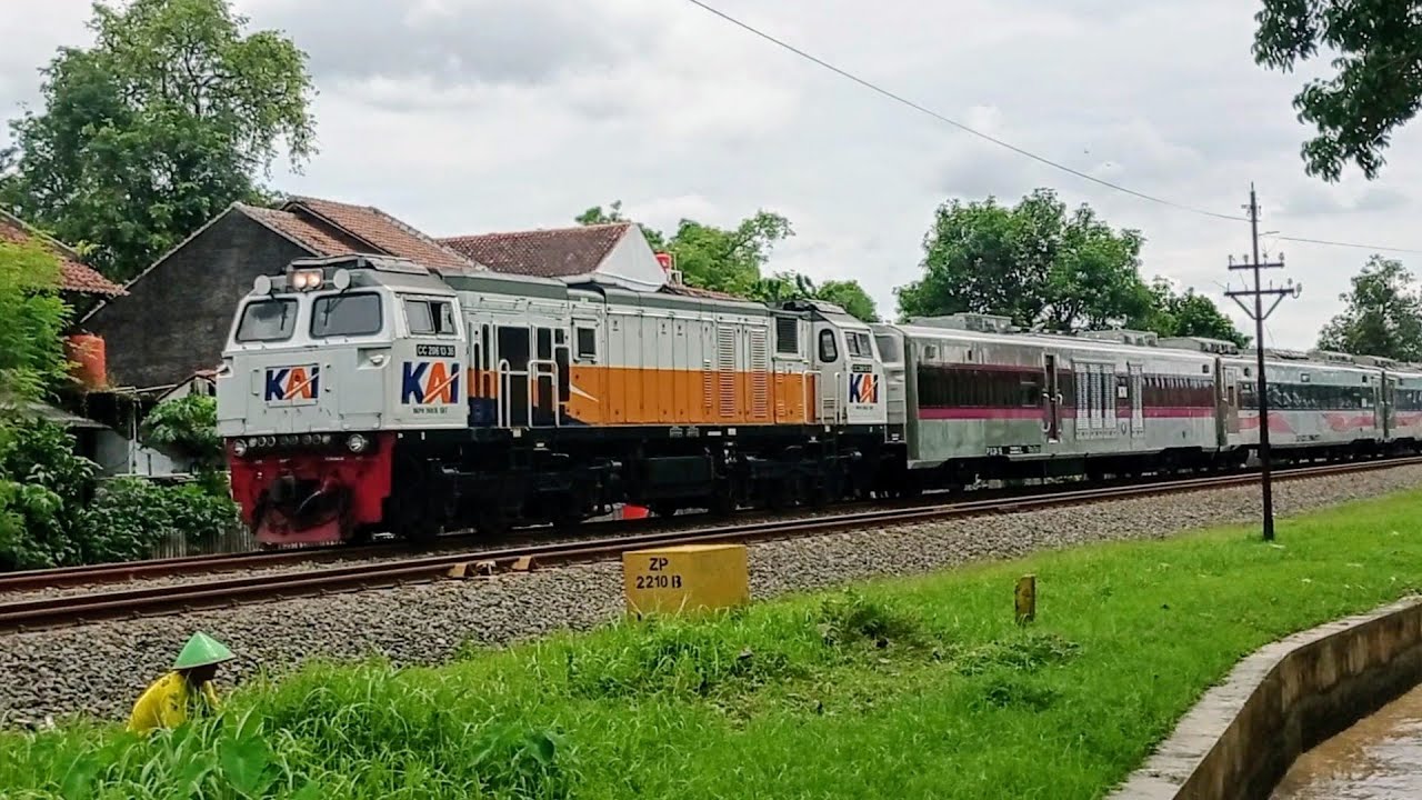 LAGI DAN LAGI !!KA 89 PERDANA DENGAN RANGKAIAN KERETA BARU NEW ...