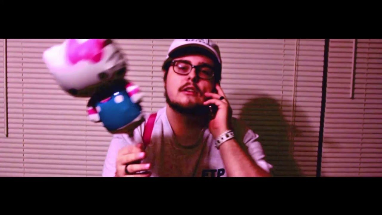 BOY FROOT - C4 In The Hello Kitty Baccpacc - YouTube