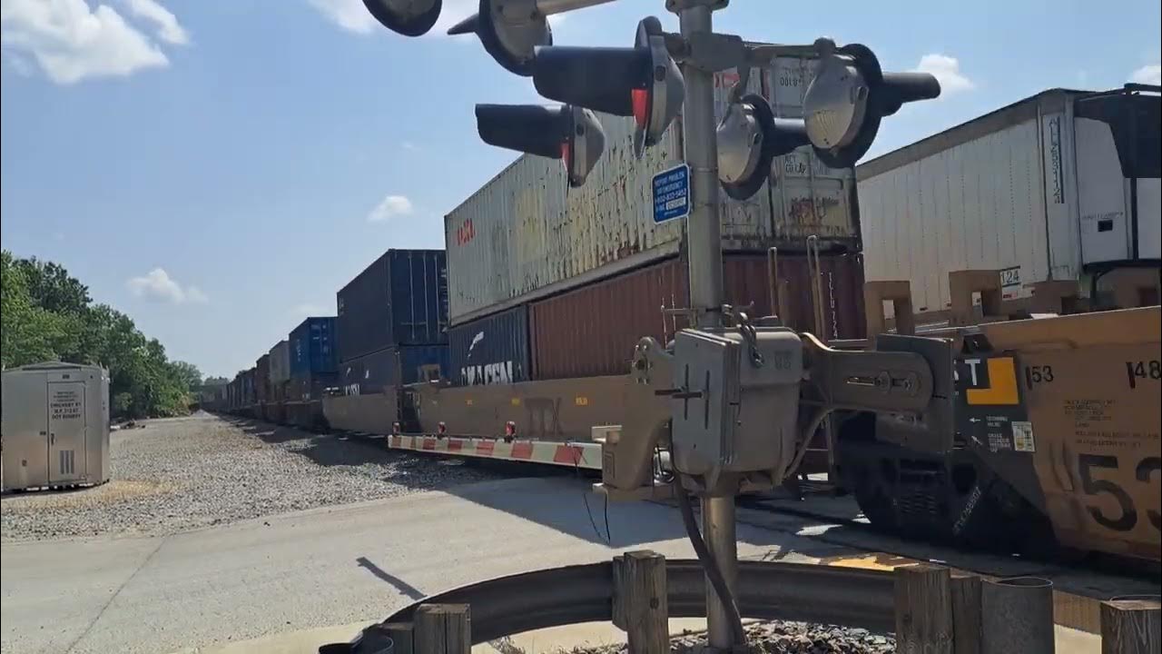 BNSF 6359 West meets BNSF 7804 East 6/22/23. - YouTube