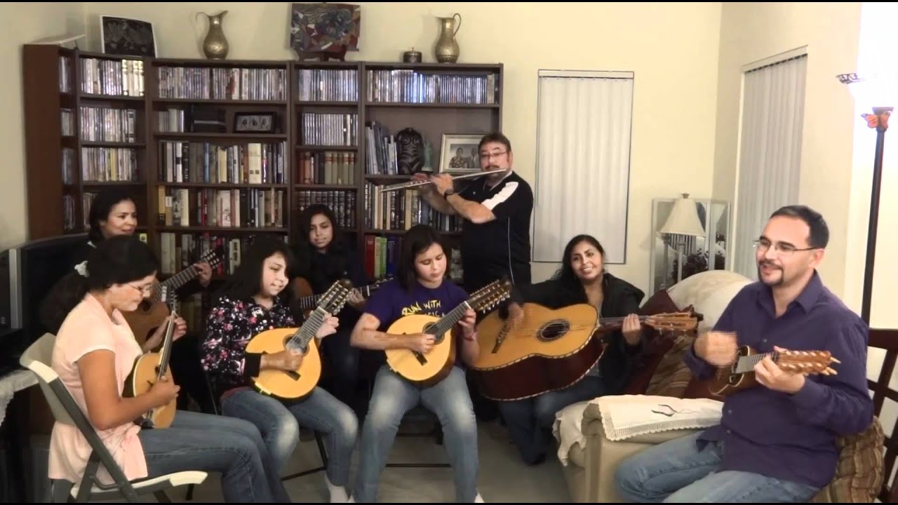 Pablo Goldstein con la Rondalla de Capistrano - YouTube