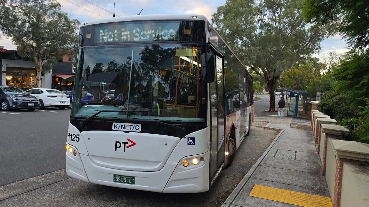 Kinetic Doncaster 1125 on Route 279 (Box Hill - Templestowe) - YouTube