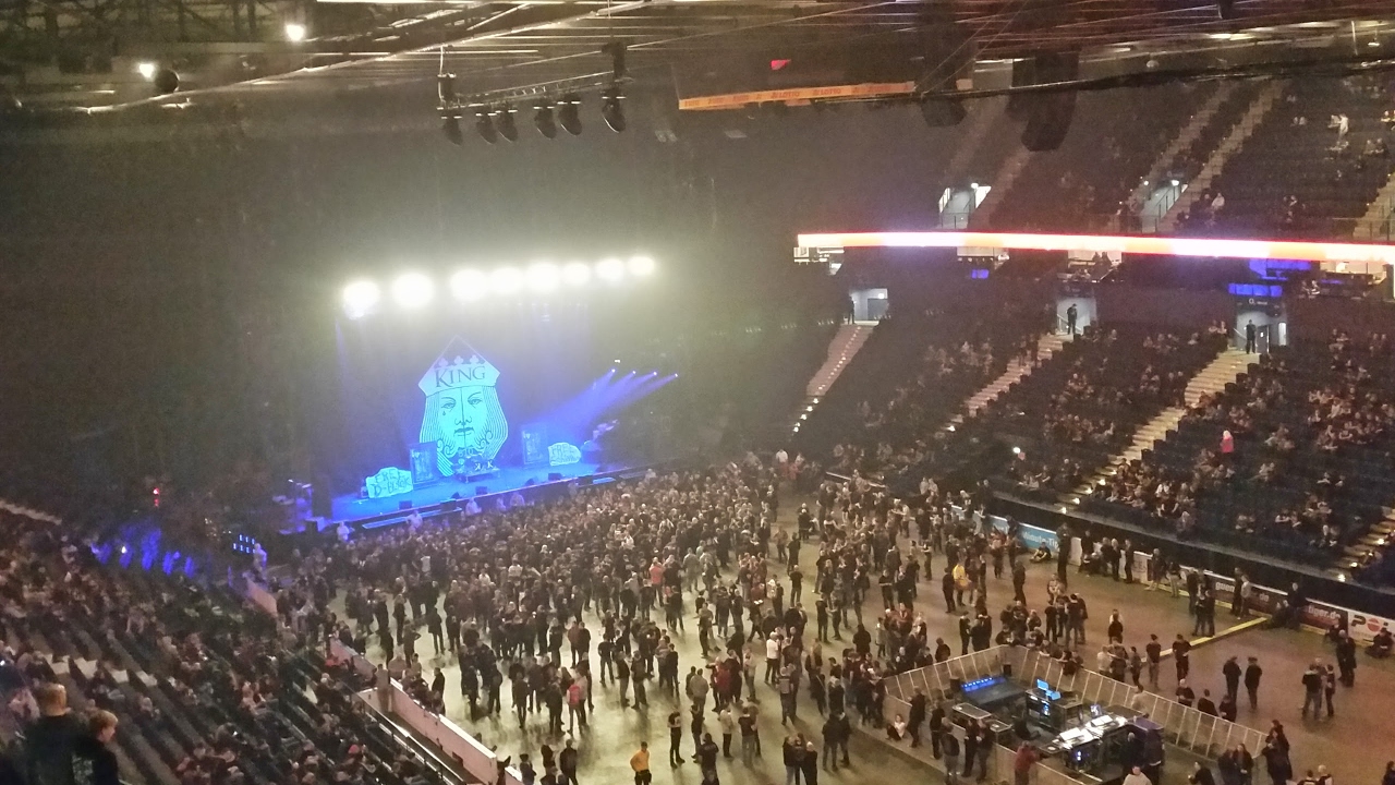 Live stream from concert - YouTube