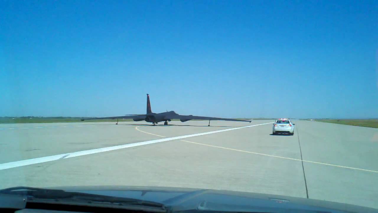 U-2 takeoff at beale airshow 2011 - YouTube