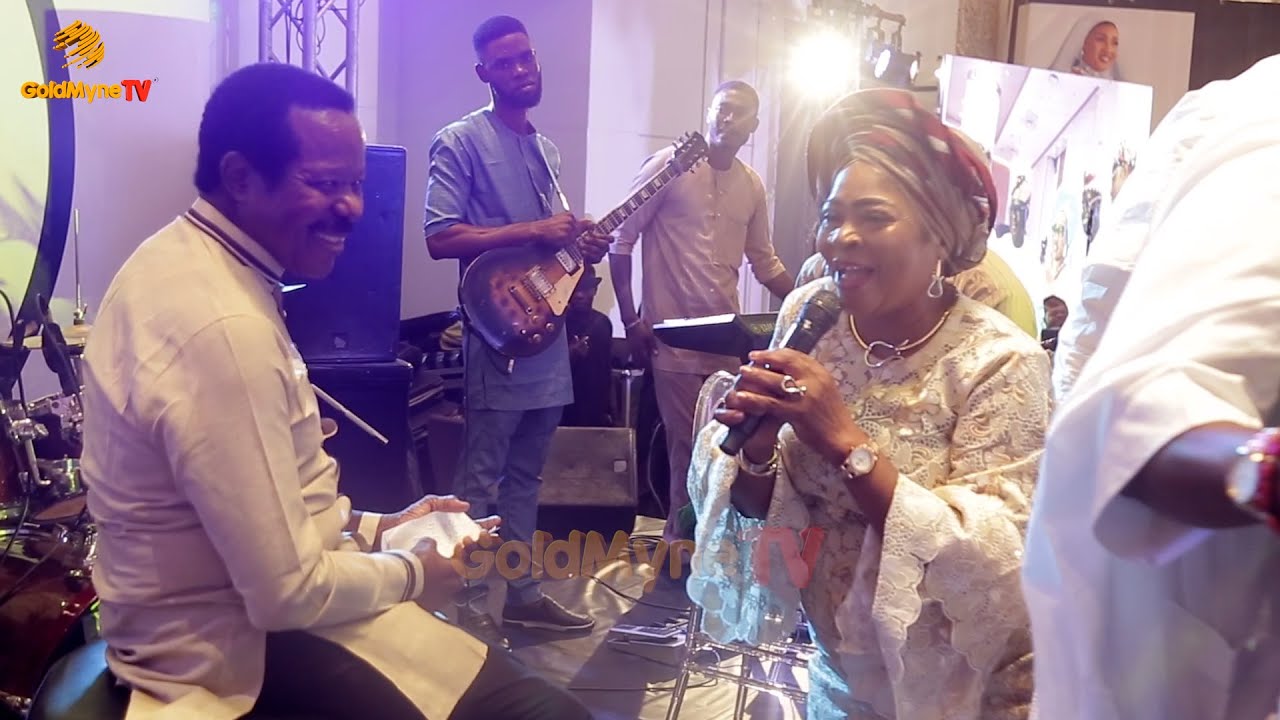 KING SUNNY ADE AND SALAWA ABENI RARE MOMENT ON STAGE AT PHARM UZAMAT ...