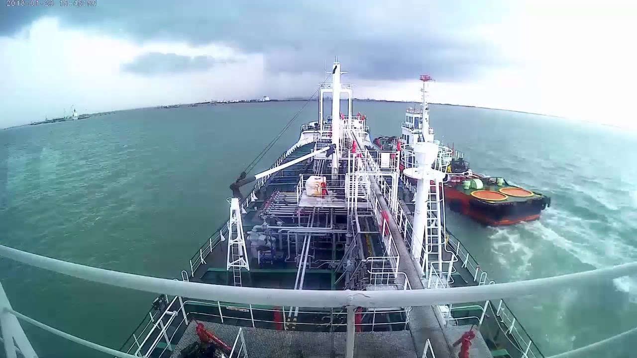 Proses sandar kapal jetty maspion - YouTube