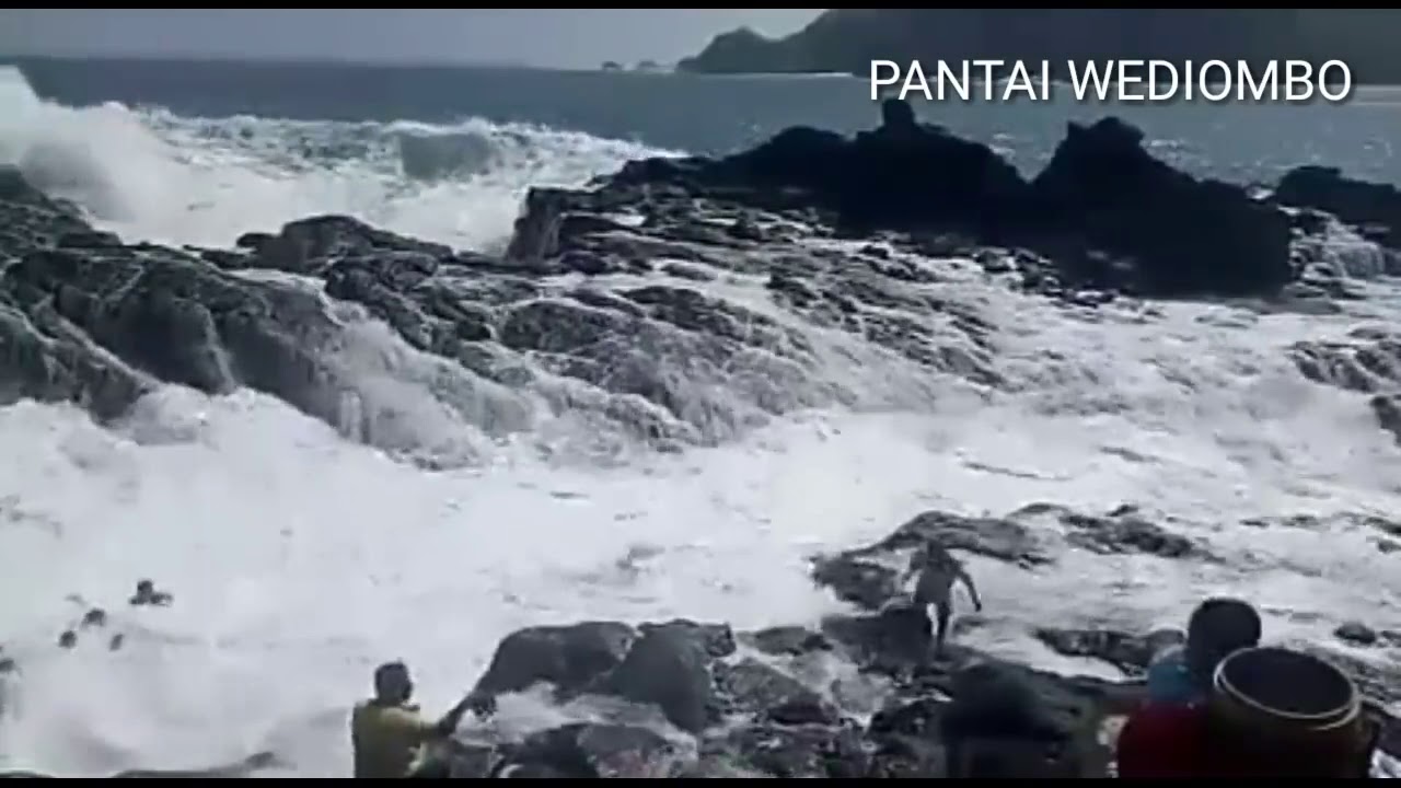 Ombak besar di................. - YouTube
