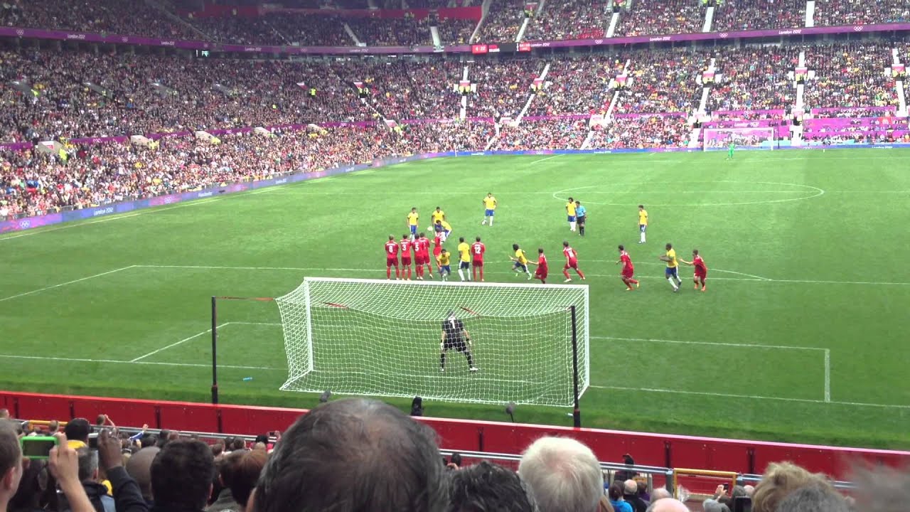 Stunning Neymar Free Kick - Brazil vs Belarus - YouTube