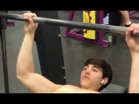 Eric bench press - YouTube