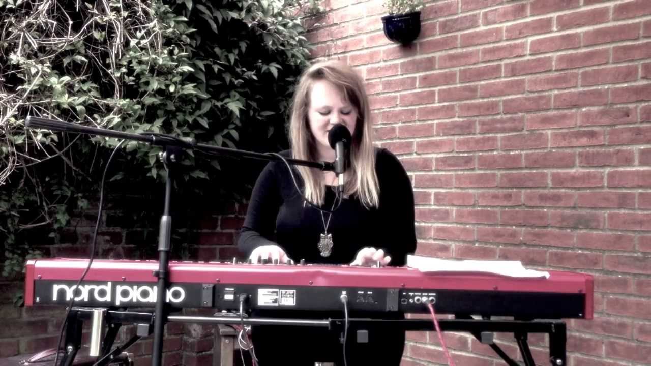 Little Boys Lies (Acoustic, Chloë Warren ©) - YouTube