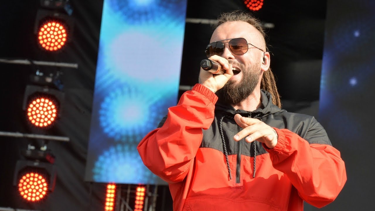 Burito - О тебе/Штрихи/По волнам [Europa Plus LIVE; 2019] - YouTube
