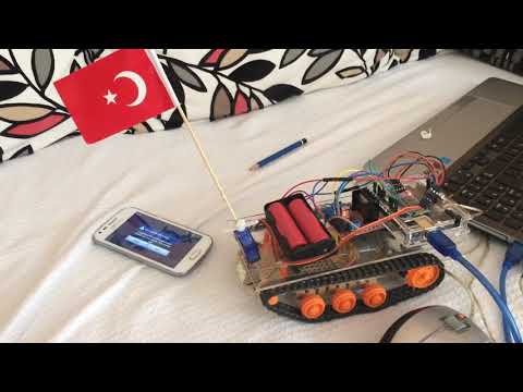 Bayrak sallayan türk robot