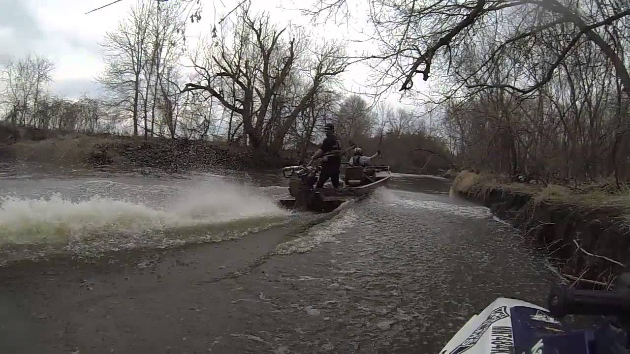 Airing out a 18ft Mud Boat off a Tree! - YouTube