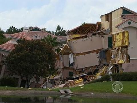 Sinkhole opens under Florida resort near Disney - YouTube