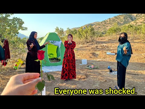 Genç Bir Kameraman, Evsiz Bir Kıza Evlenme Teklifi Edip Kız Kardeşini Şoke Ediyor