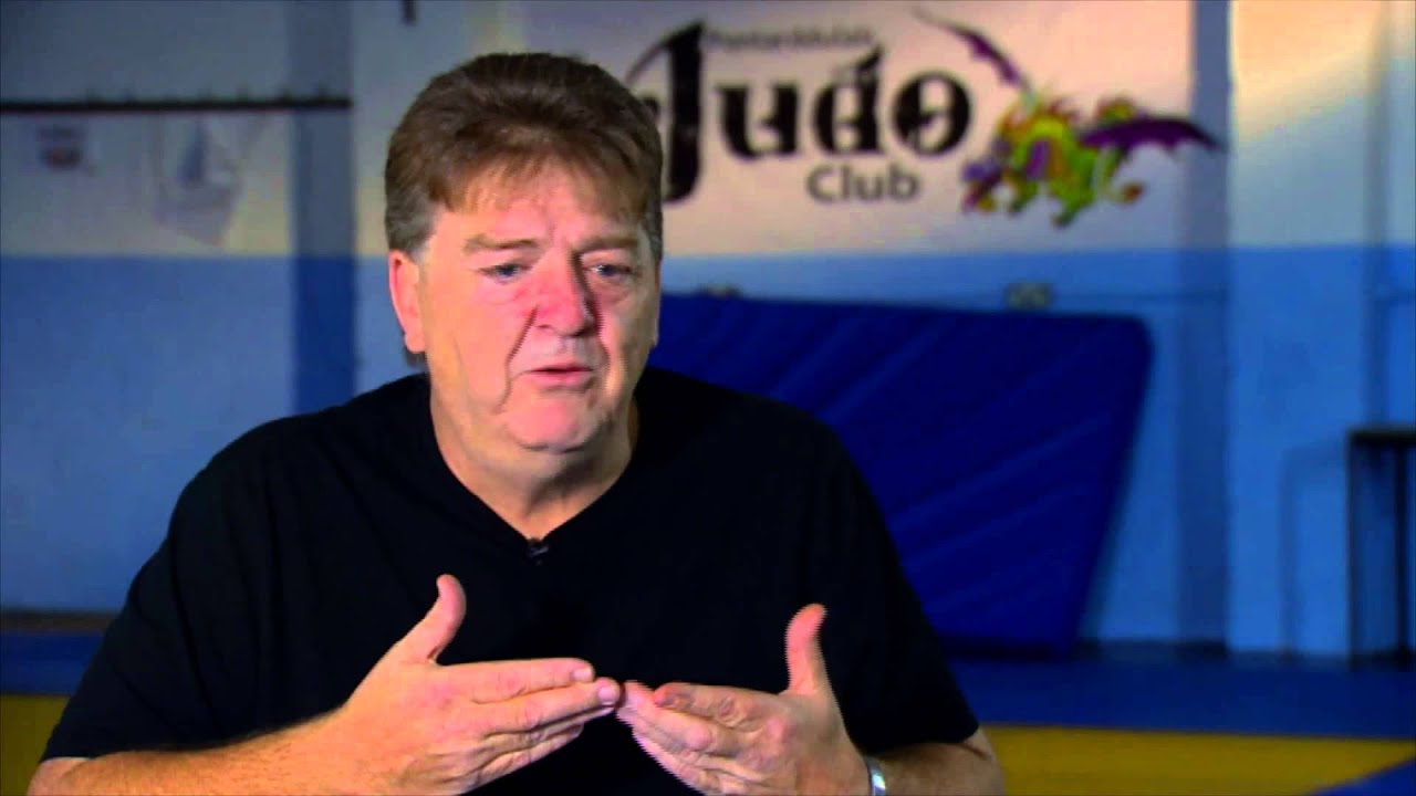 Fighting in the face of aversion: Andrew Burt's story - YouTube