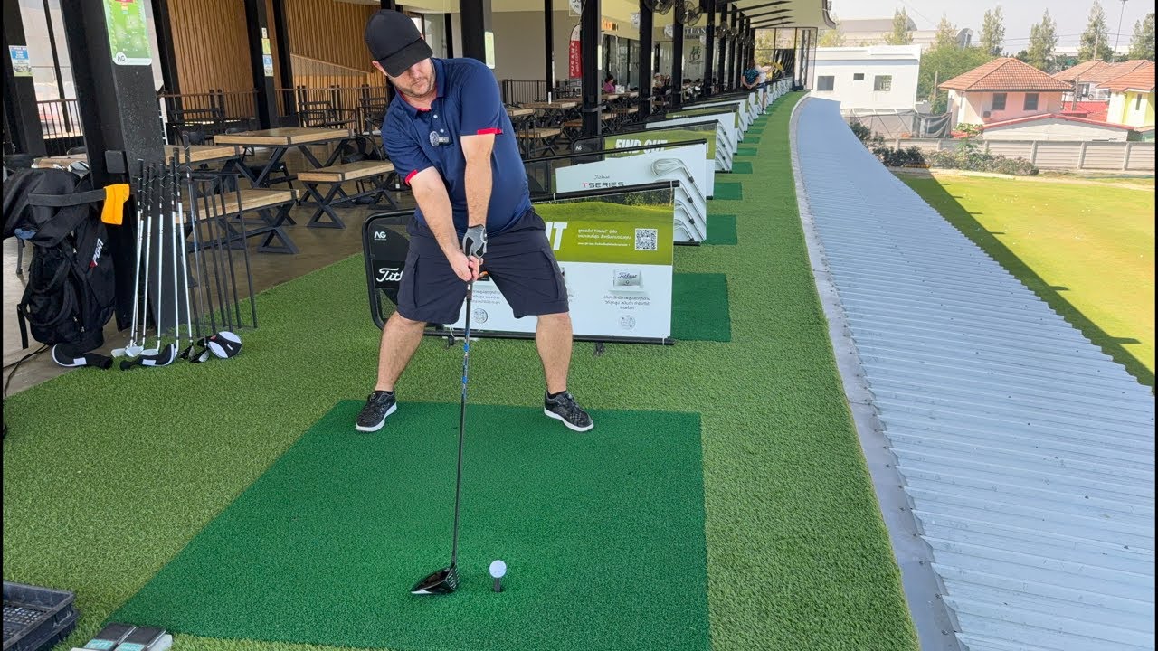 Live At The Driving Range: Practicing My Single Plane Golf Swing - YouTube