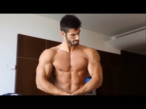 Handsome muscular hunk flexing #muscle #hunk #shirtless #gym #gymmotivation #fitness #handsome 
