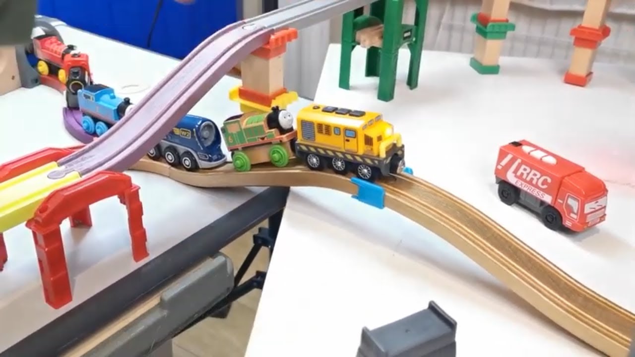Brio Deluxe Railway Set (Green Box) BRIO Trains Tunnel & Wooden Train ...