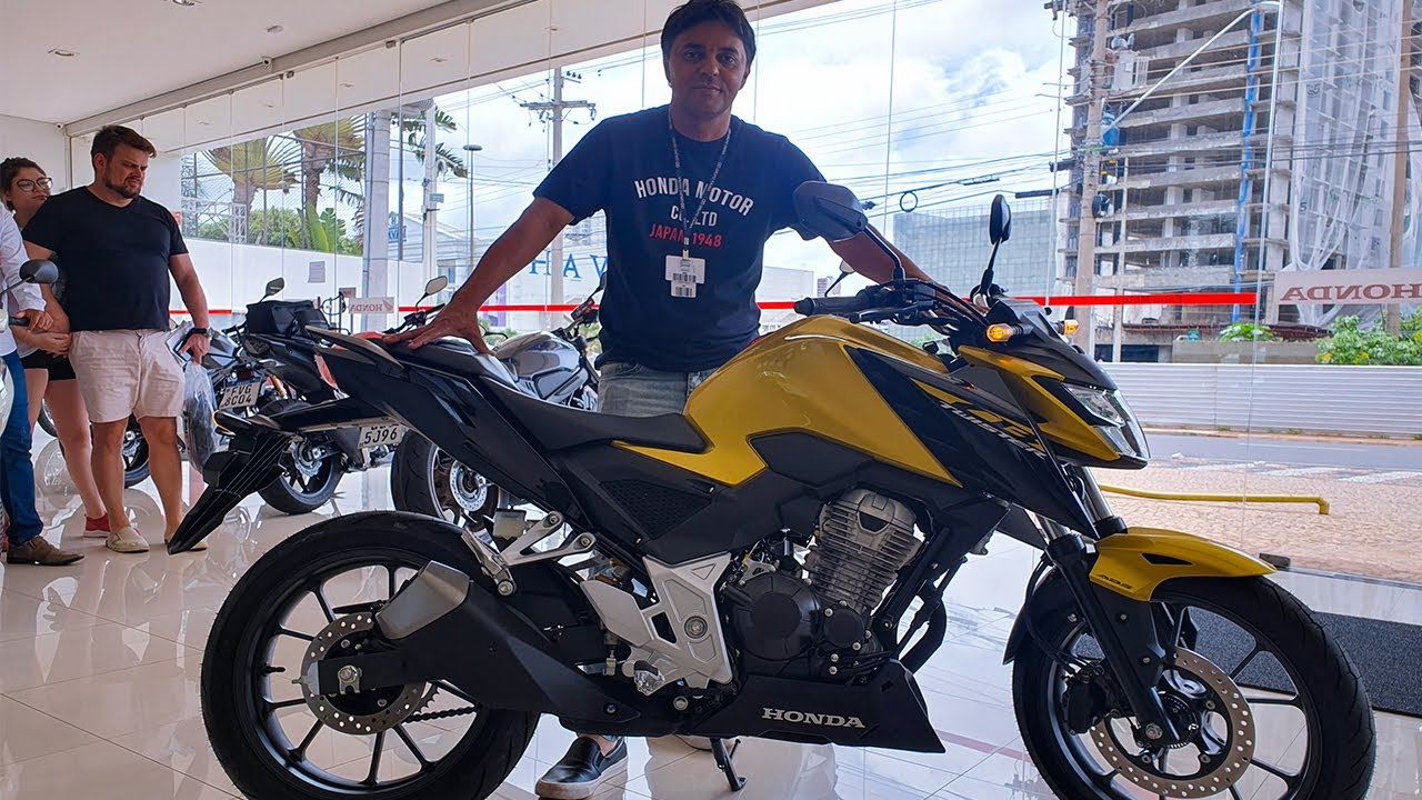 FUI BUSCAR A NOVA CB 300F TWISTER ABS DOURADA NA LOJA, PRIMEIRAS ...