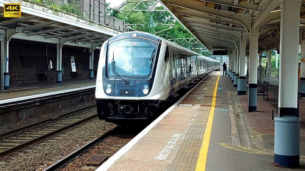 TFL Rail Class 345 / Class 345 Train Arriving & Departing In Forest ...