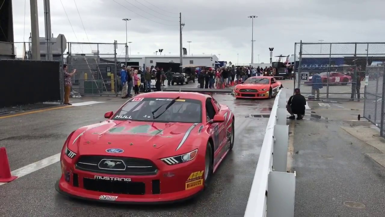Trans Am Mustang vs Camaro HSR Daytona 24 Historic Races 2017 Sights ...