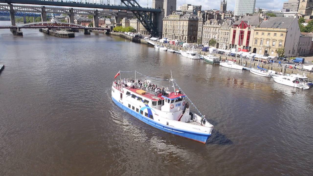 Quayside River Tyne boats 5 - YouTube