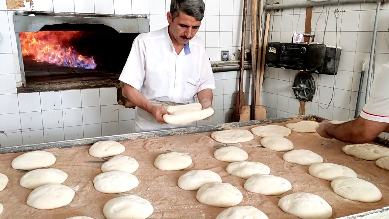 Baking Traditional Barbari Bread In Tehran, IRAN |Cooking Braed - YouTube