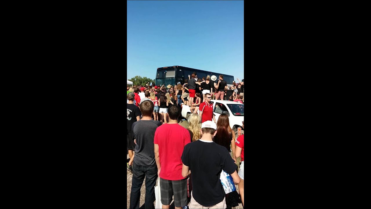Nebraska tailgate bus - YouTube