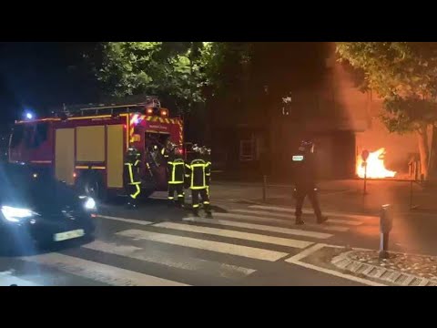 Incendie d'un local à poubelles, quartier Saint-Jean, à Châteauroux. - YouTube