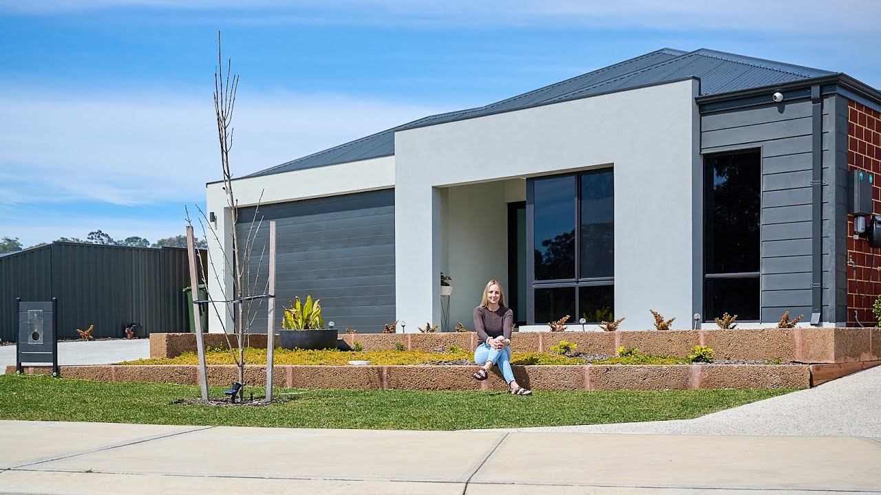 Shenade's Classic Australian Family Home Build - YouTube