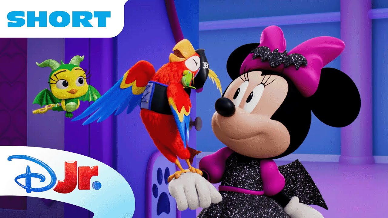 Minnie & Daisy Prep for the Halloween Pet Parade! 🎃🎀 | Minnie's Bow ...
