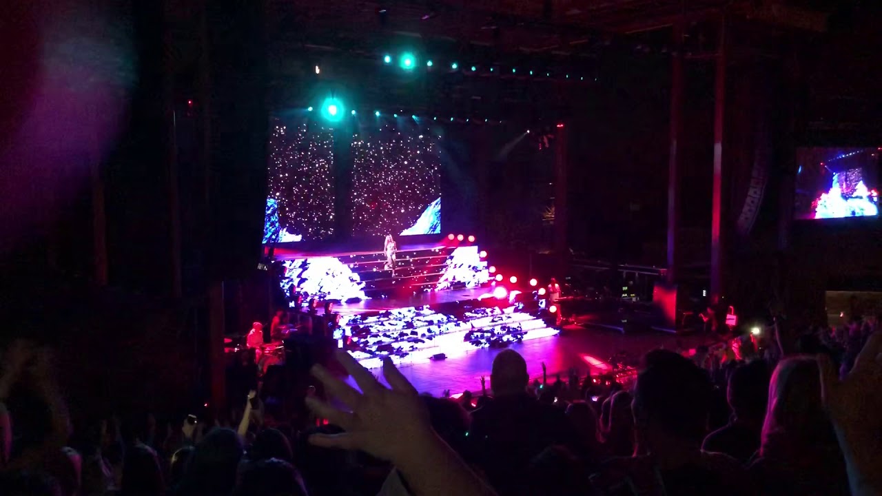 Bad at Love - Halsey Live at Red Rocks - YouTube