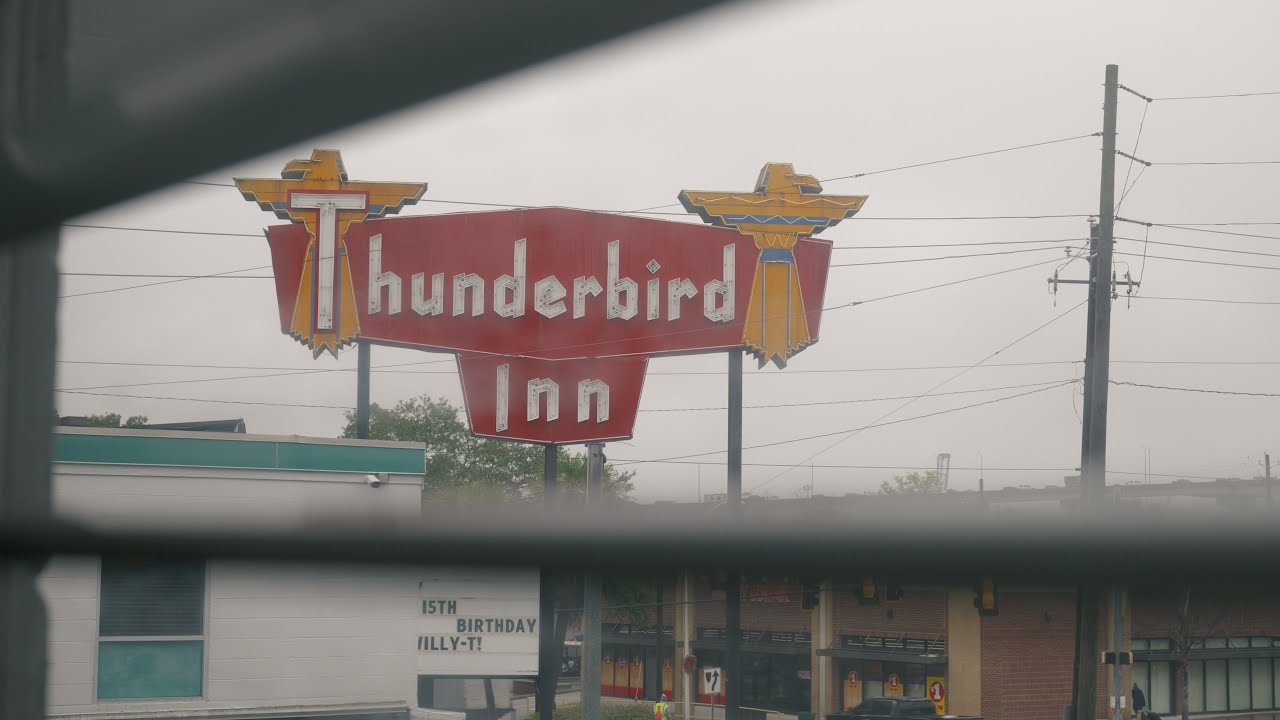 The ICONIC Thunderbird Inn | Quick Room Tour | Savannah Ga - YouTube