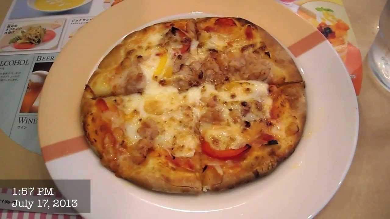 the smallest pizza in the world - YouTube