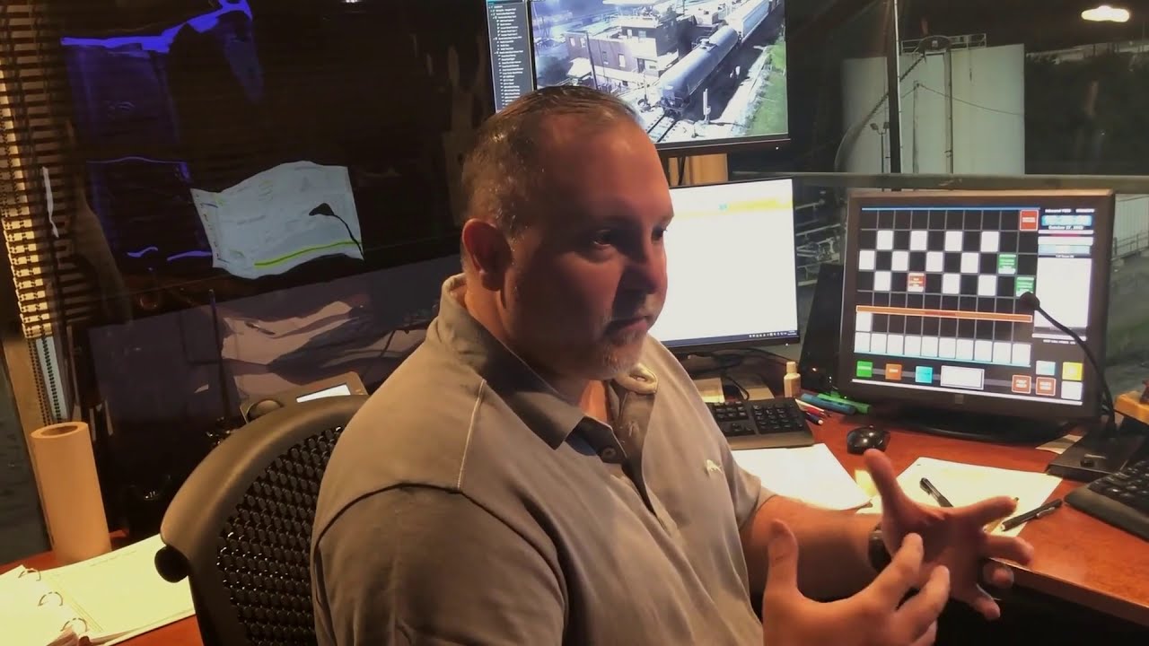 Brandon Roberts - What does a Yardmaster do at UP? - YouTube