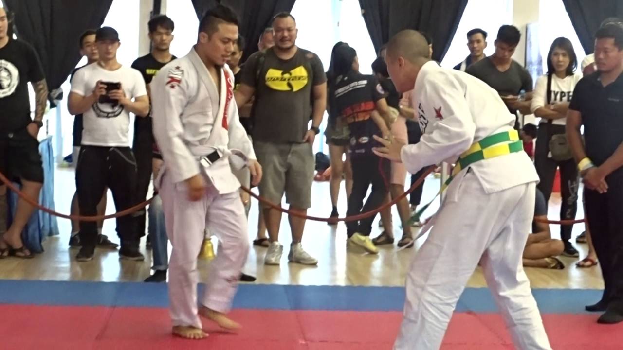 Cho vs Ashish Limbu - YouTube