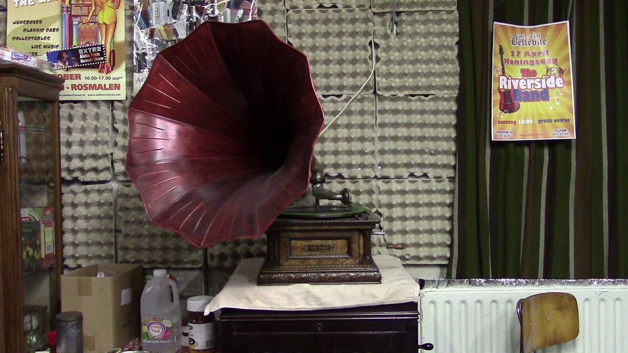 a 1905 G&T Senior Monarch Gramophone plays: Spanish Moon. - YouTube