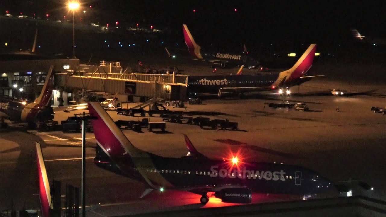 (4K) A Night of Plane Spotting at Phoenix Sky Harbor Airport! (PHX ...