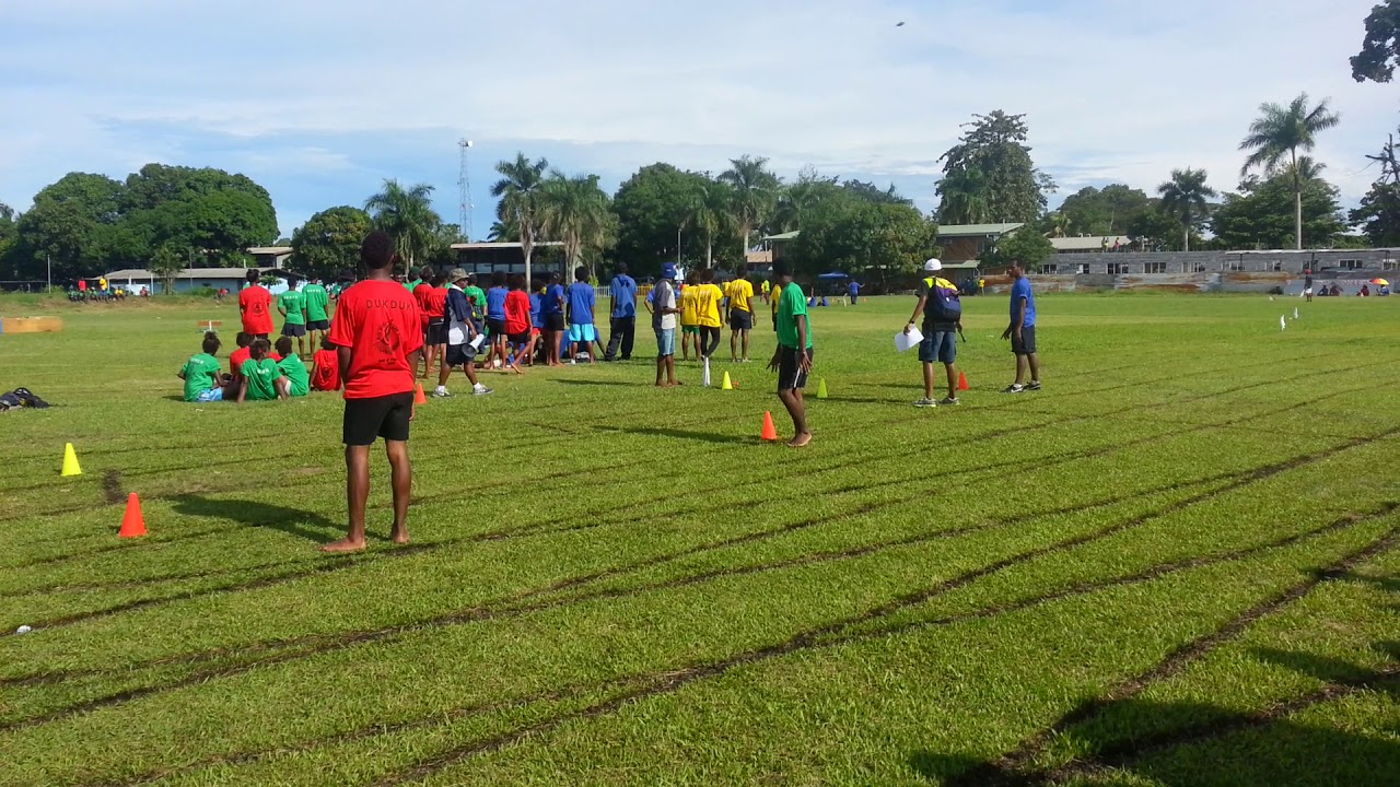 2015 Lae Secondary School Carnival .. 4x100m relay - YouTube
