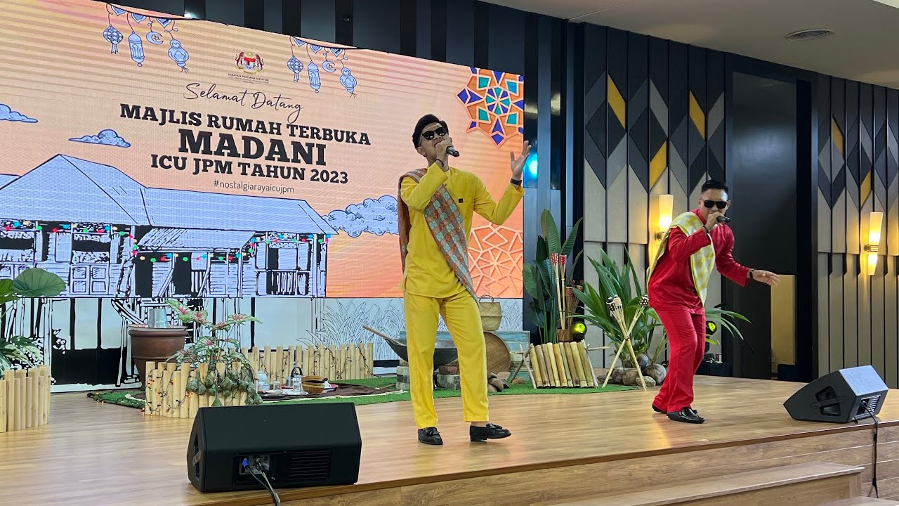 Raya Yang Sempurna - Dato Awie (Live Show) - RA - YouTube