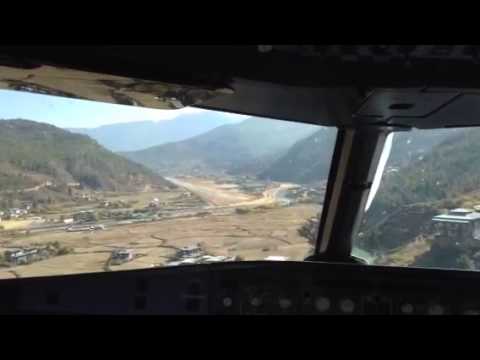 Approach n landing RWY15, Paro-Bhutan - YouTube